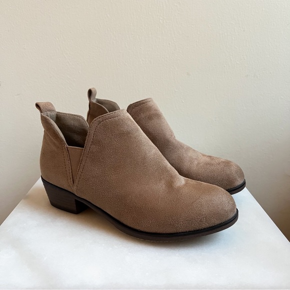 Pierre Dumas | Shoes | Pierre Dumas Faux Suede Ankle Bootie | Poshmark
